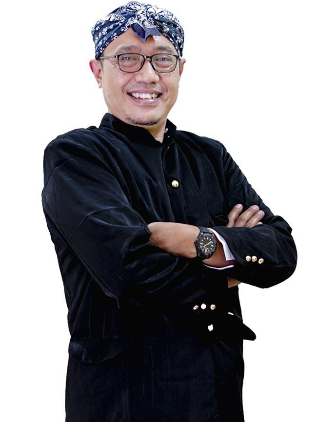 Pejabat Struktural - Rumah Sakit Umum Daerah dr. Gunawan Mangunkusumo
